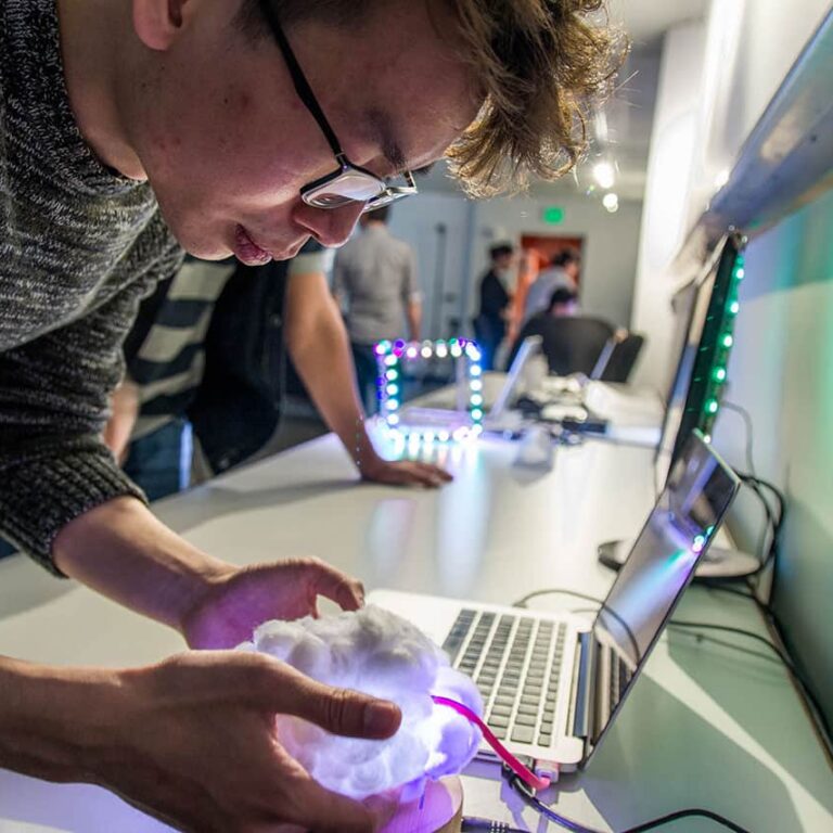 Interaction & UI/UX Design AA - Academy of Art University